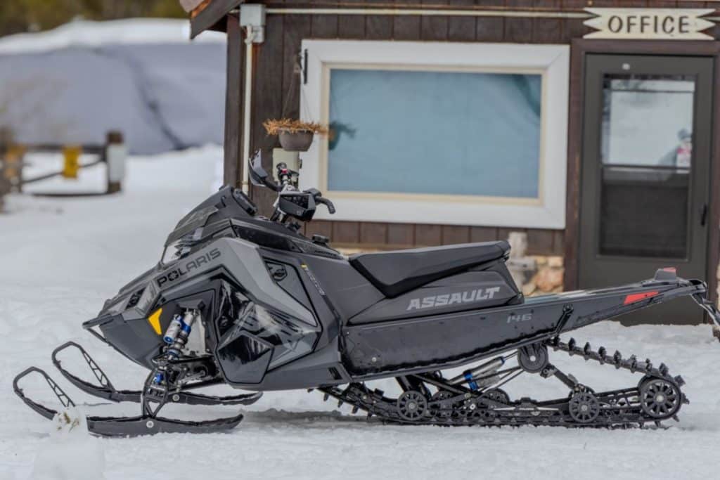 Polaris Switchback Assault 9R 2025 : review and test ride - Snowmobile ...