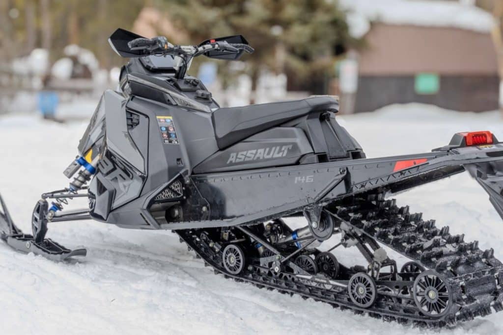Polaris Switchback Assault 9R 2025 : review and test ride - Snowmobile ...