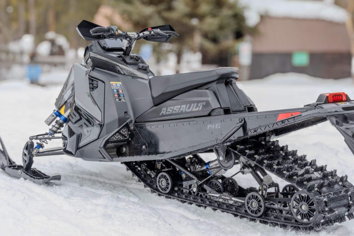 Polaris Switchback Assault 9R 2025 : review and test ride - Snowmobile ...
